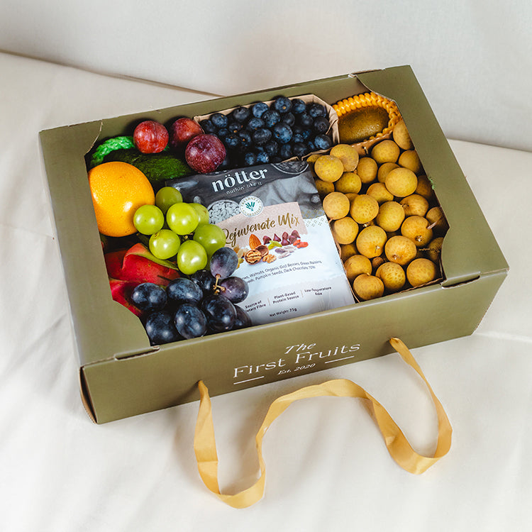 Healthy Nuts & Fruit Gift Box